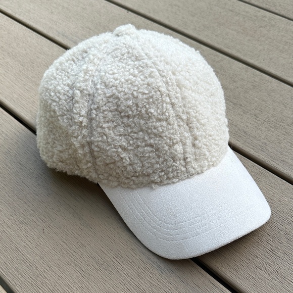 Shiraleah | Accessories | Cozy Cream Cap | Poshmark